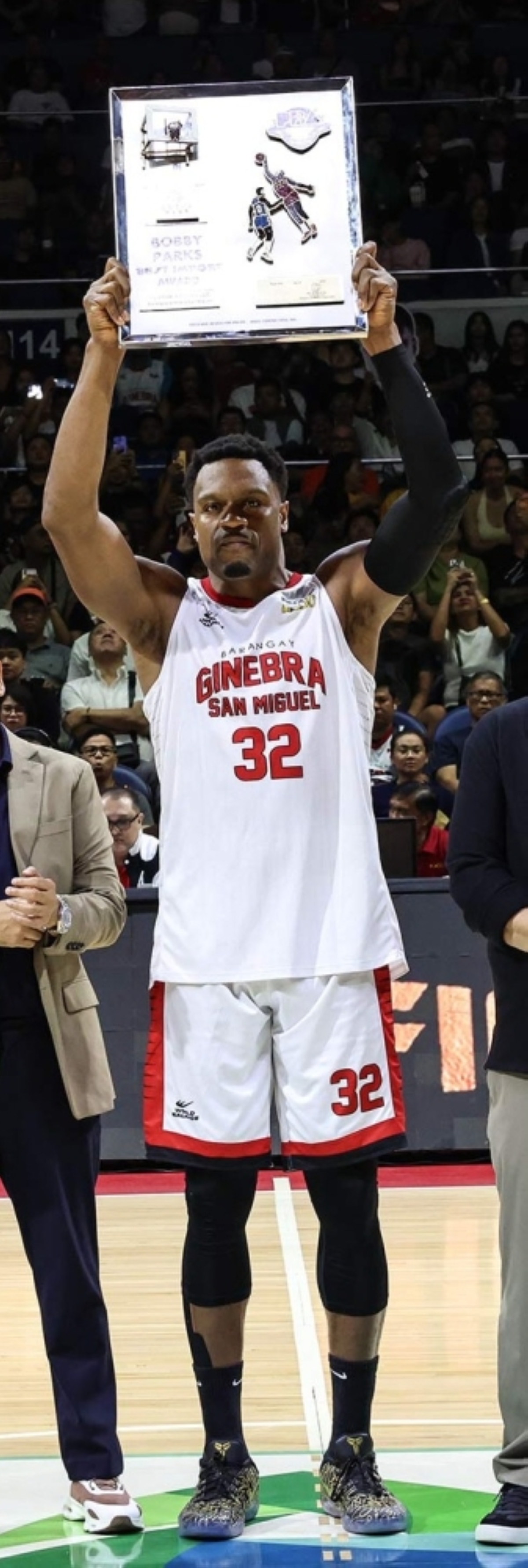 Brownlee's legendary status solidified with another PBA win