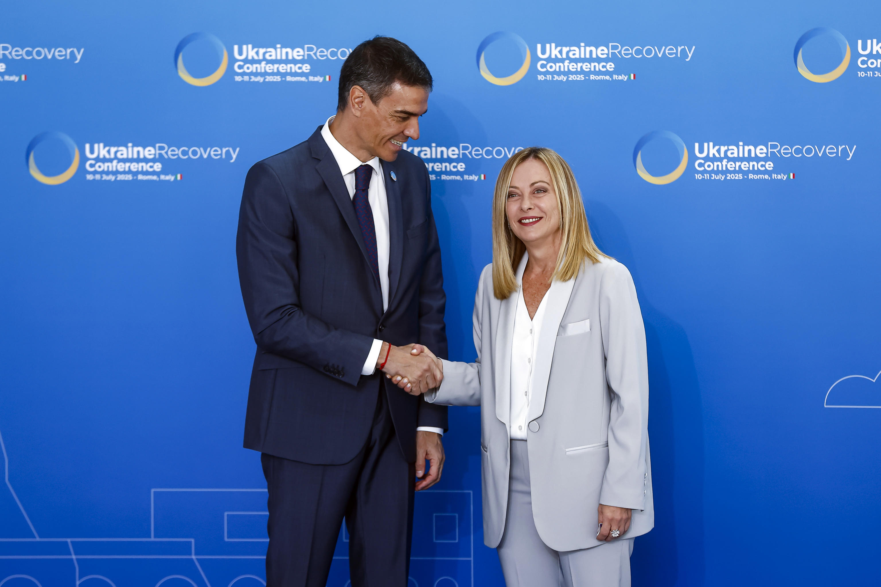 Spain's Sanchez expresses 'full solidarity' with Meloni at EU summit