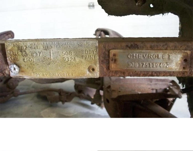 Fire-scarred 1963 Corvette split-window shell hits $25K on Bring a ...