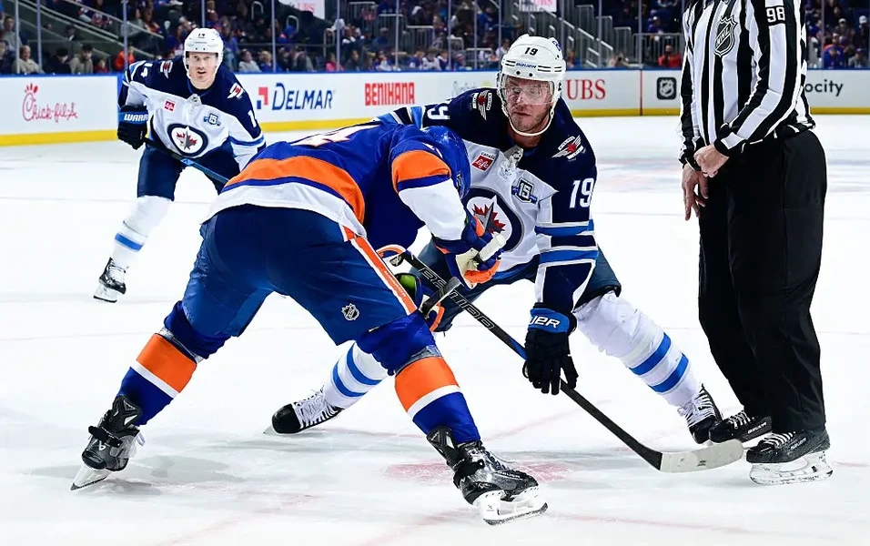 Jonathan Toews retires after comeback season with Jets