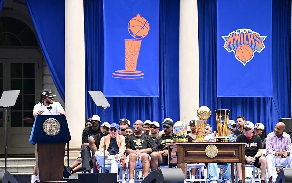 Brunson’s heartfelt speech, Hargitay’s tears mark Knicks parade