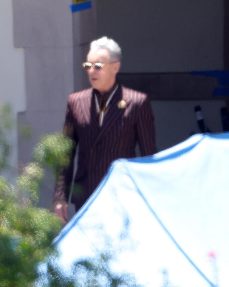 Lisa Kudrow and Mira Sorvino spotted filming highly anticipated 'Romy ...