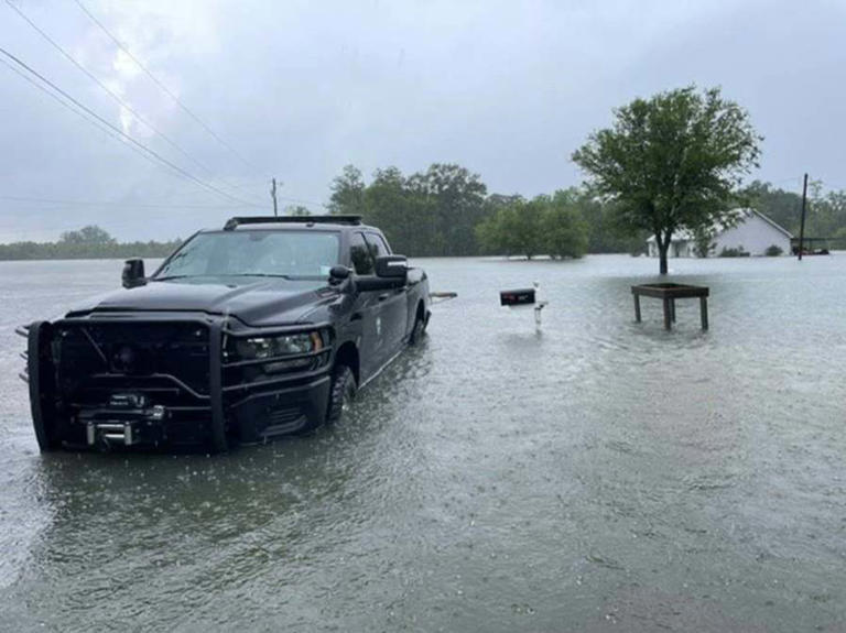 LDWF agents rescue 16 people, 3 pets from Avoyelles Parish flooding
