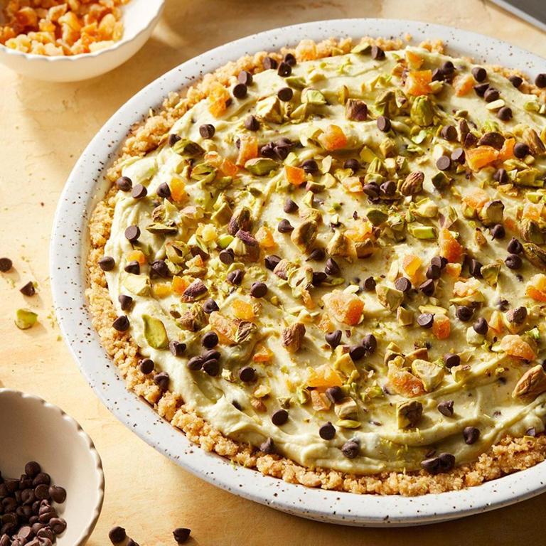 Pistachio cannoli pie
