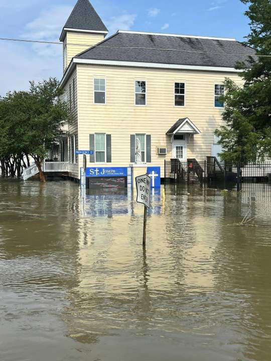 LDWF agents rescue 16 people, 3 pets from Avoyelles Parish flooding