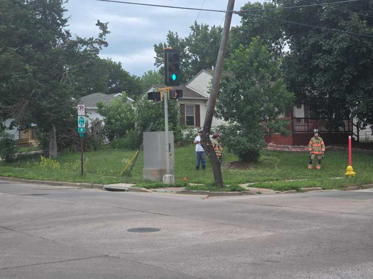 18th St. and Cleveland Ave. closed for clipped power pole