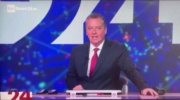 Non riesce a bloccare la sigla: il conduttore di RaiNews si arrabbia ...