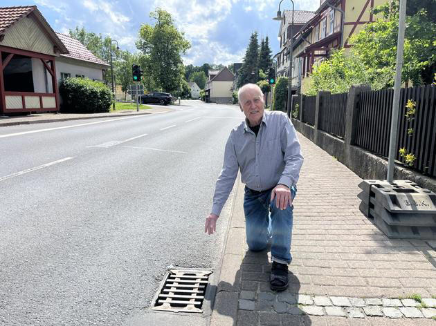 „Das ist doch kein Zustand“: Gully verkleinert – jetzt steht das Wasser ...