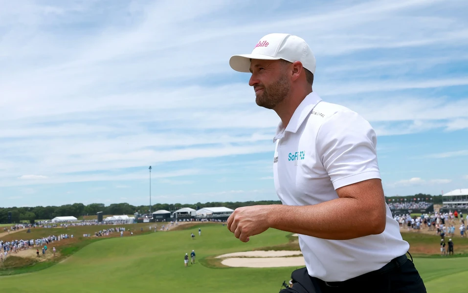 Clark extends US Open lead as cut line looms