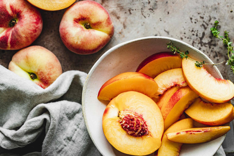 Why peaches are the No. 1 summer food, according to nutritionists