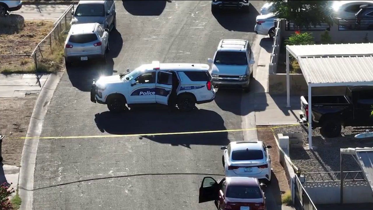 Man found shot inside crashed car in Phoenix neighborhood