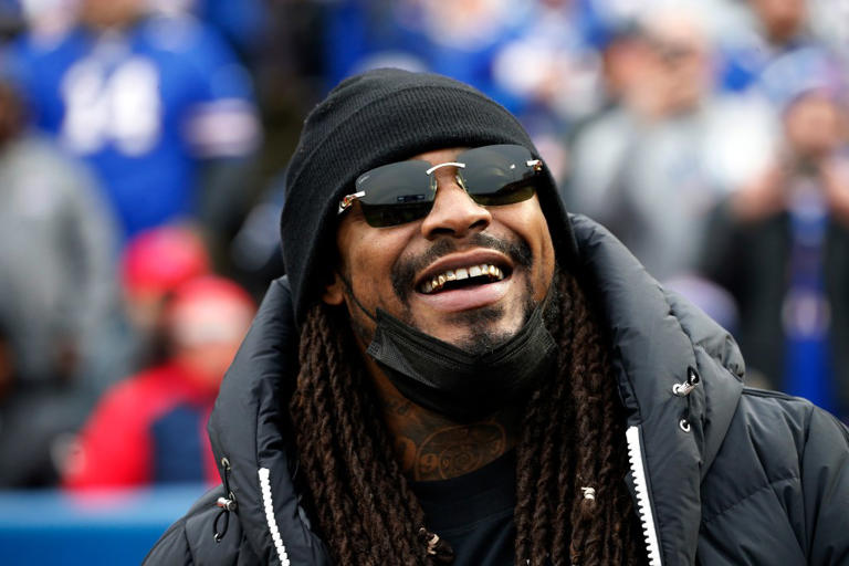 Marshawn Lynch delivers hype speech for USMNT fans in Seattle