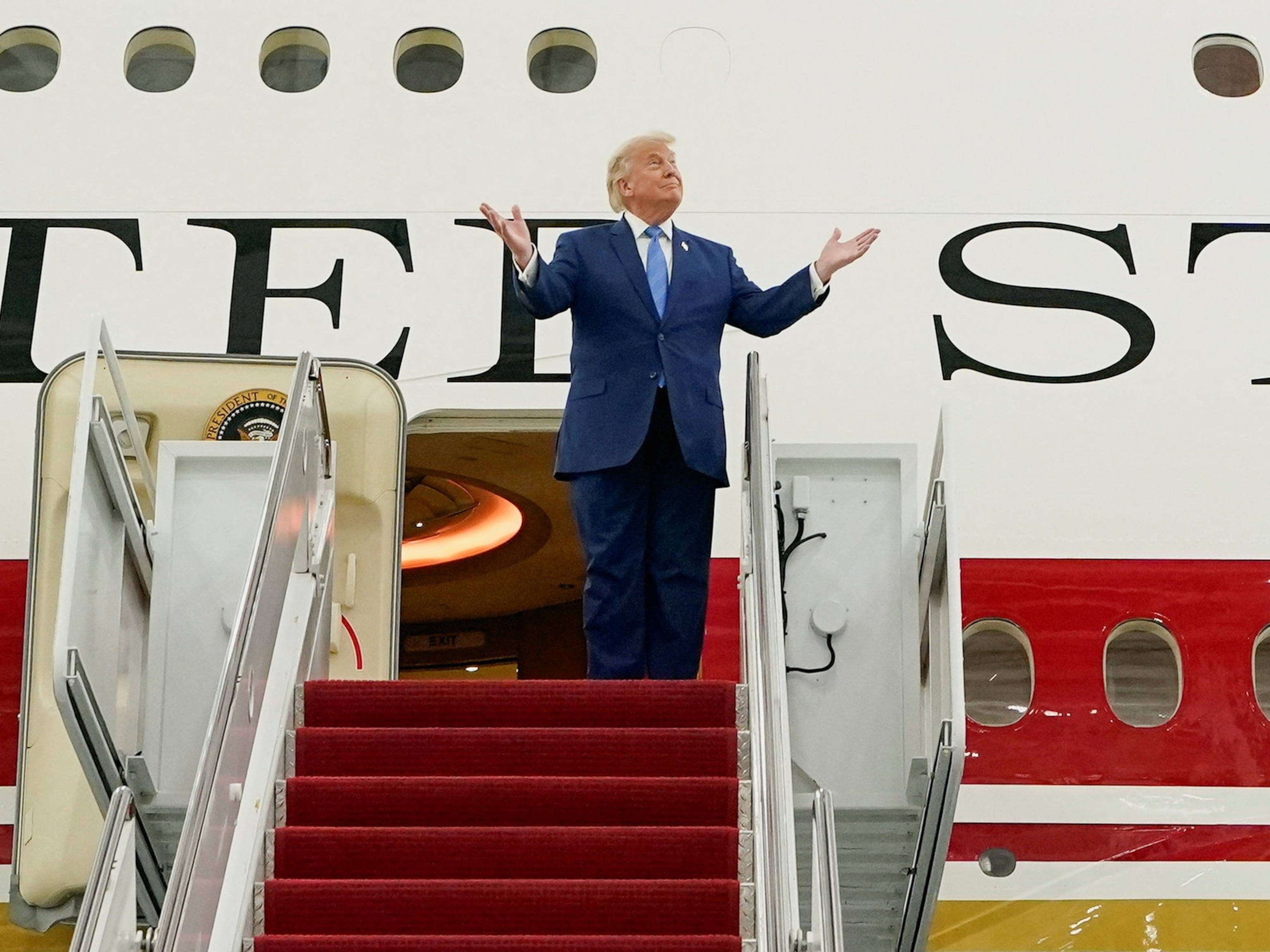 'World's most luxurious plane': Trump unveils Qatari-donated 747 Air ...
