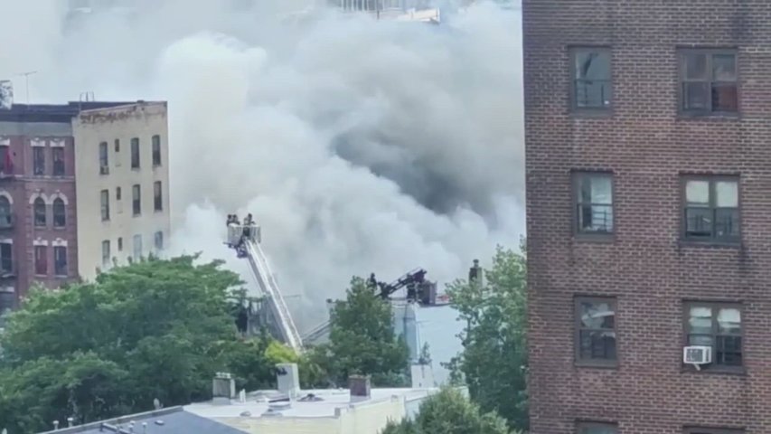 Massive clouds of smoke take over neighborhood as blaze erupts at ...