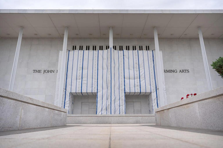 One week after Kennedy Center removed Trump’s name—tarps still block sign