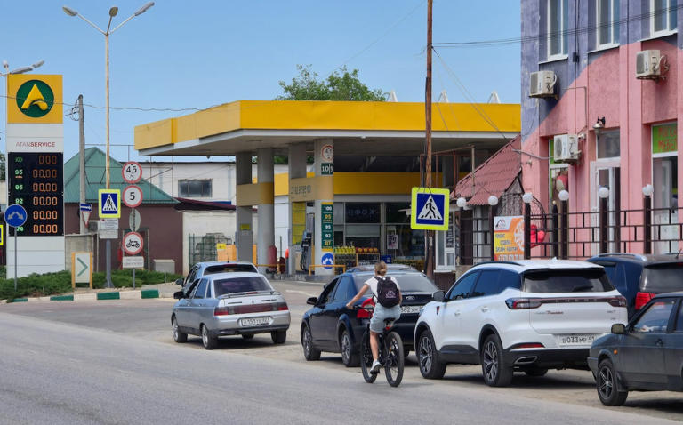 Ukraine keeps striking Russian refineries and supply routes. How close ...