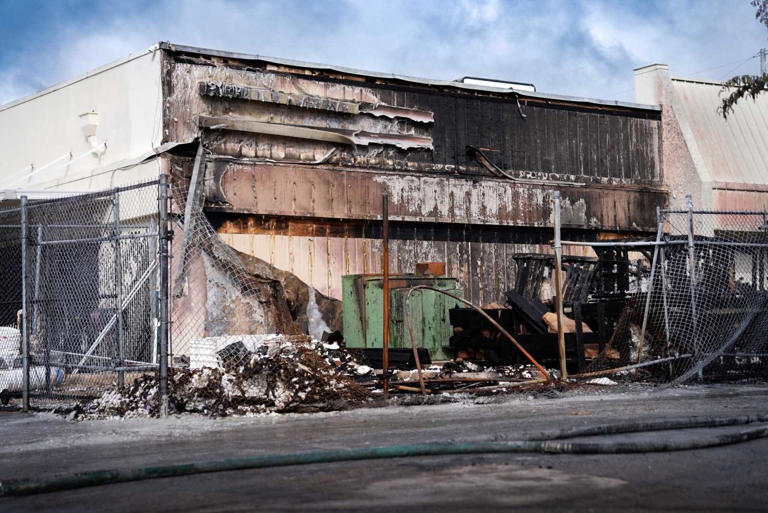 Crews cleanup after Vestavia Hills pool store fire; US 31 reopens after ...