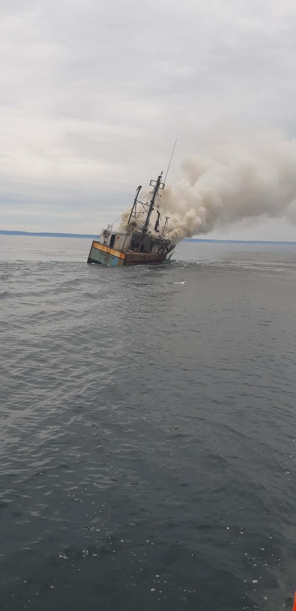 4 fishermen rescued after boat catches fire in Bay of Fundy