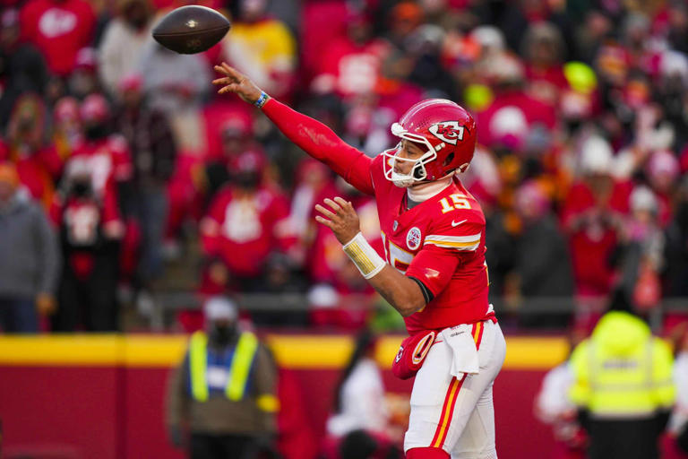 Kansas City, Argentina soccer: Patrick Mahomes’ mother Randi shows her ...