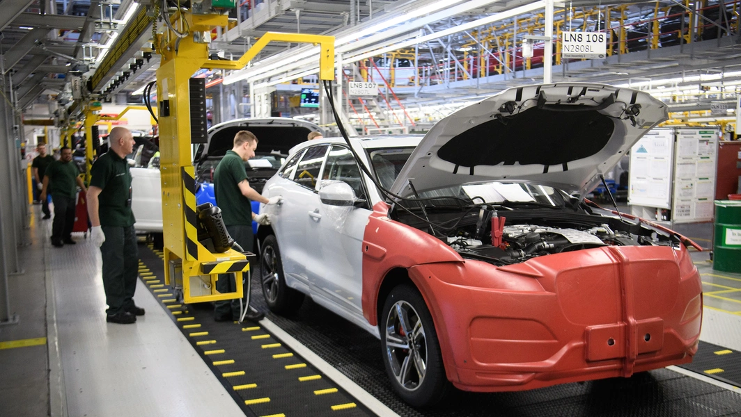JLR pivots to hybrid flexibility with US Defender production