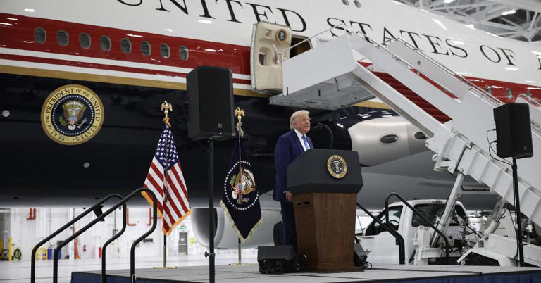 Trump unveils new Air Force One jet