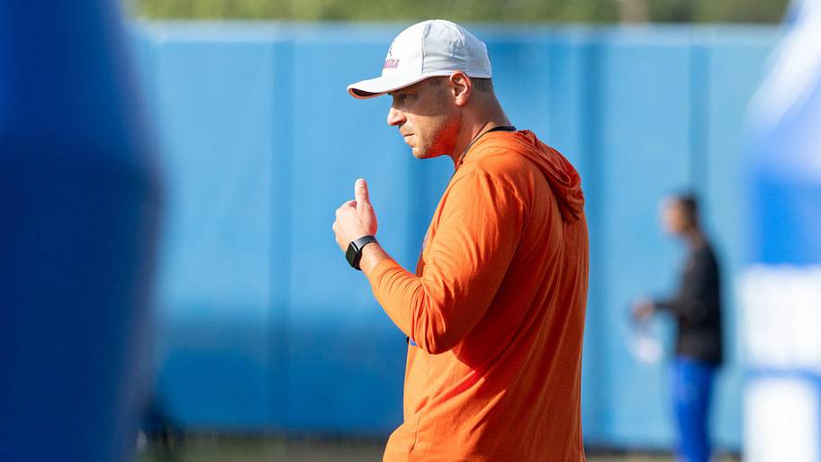 5-star WR Easton Royal's silence on Texas official visit speaks volumes ...