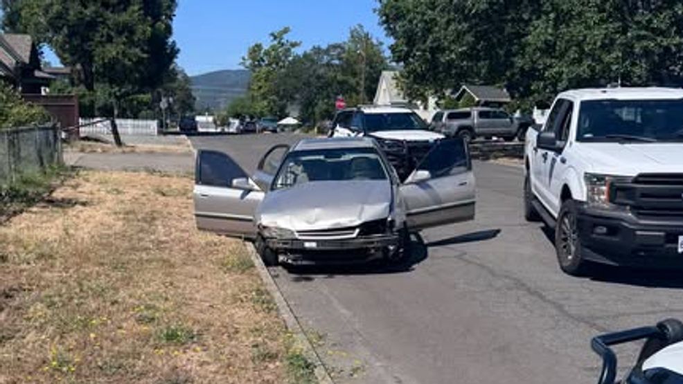 Reckless driver hit vehicles, fled after spike strip in Central Point