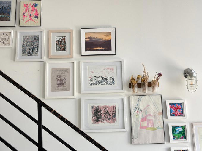 Aura’s impressive e-ink photo frame doesn’t even look digital