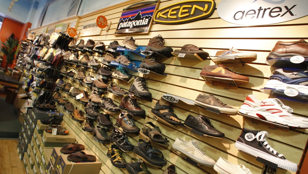 4 comfortable walking shoes for travel and daily wear