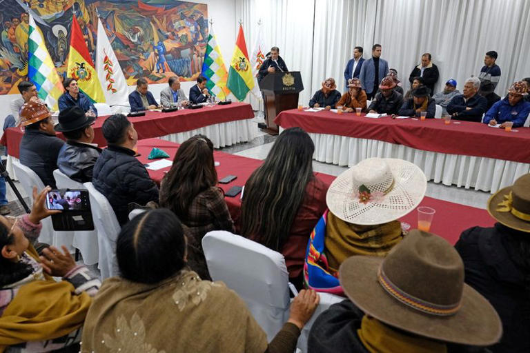 Bolivia signs deal with labor union after 50 days of anti-government ...