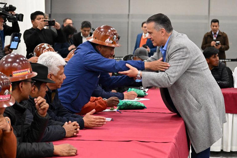 Bolivia signs deal with labor union after 50 days of anti-government ...