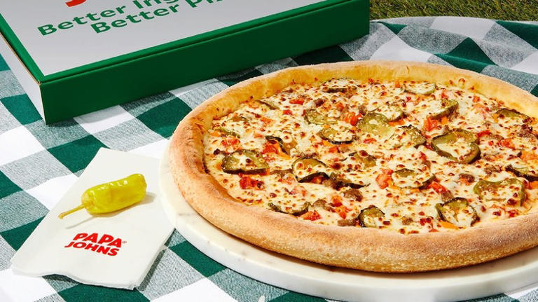 Here's why Papa Johns pizzas come with that pepper in the box