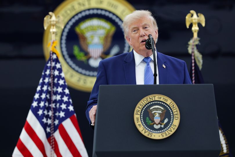 Awkward moment Trump forgets Musk's name as he's forced to correct ...