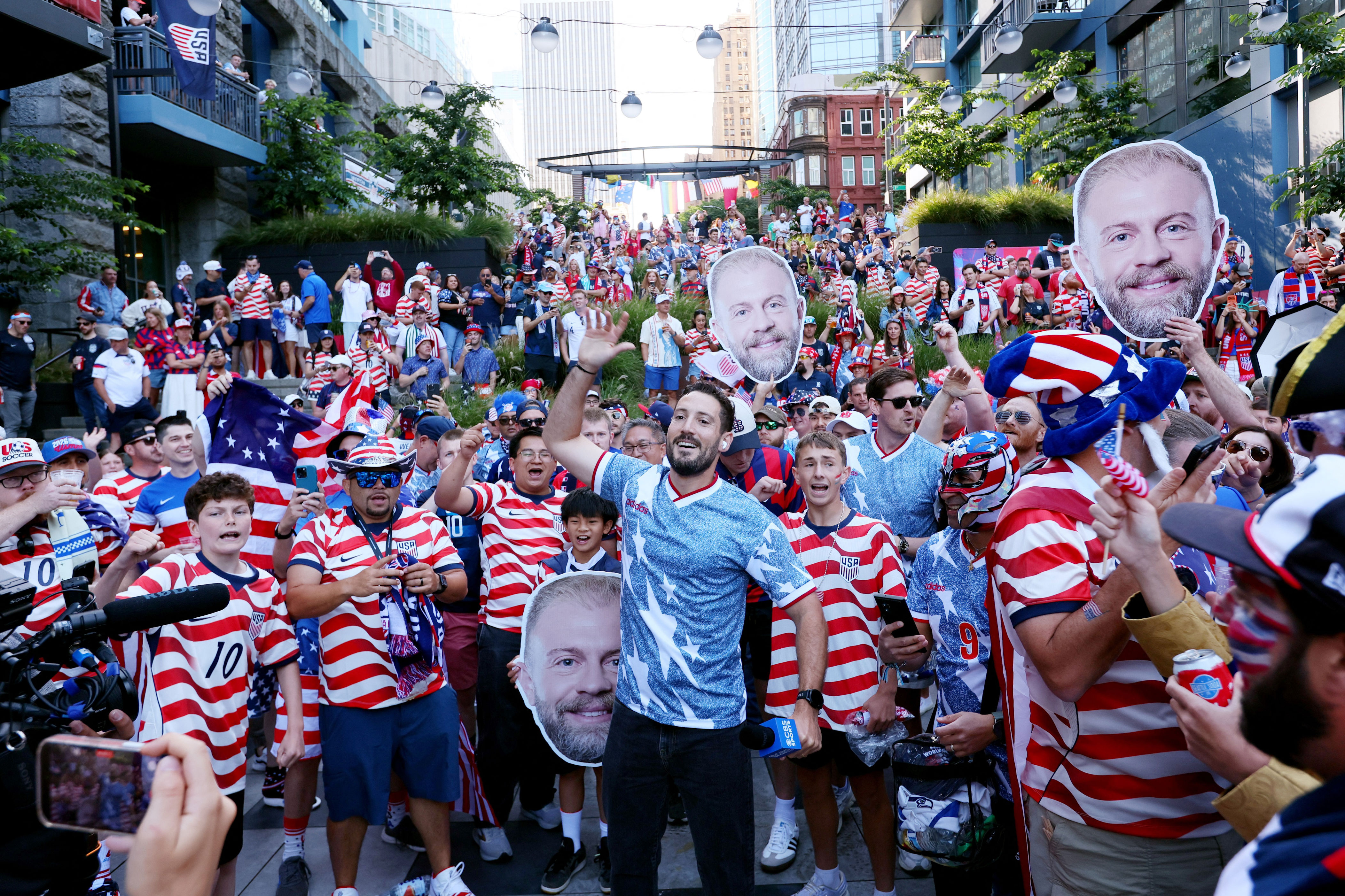 Watch: World Cup fans take over Seattle ahead of USA vs Australia