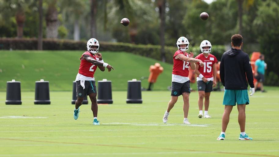 Dolphins Friday mailbag: Willis accuracy concerns, nondescript WR corps ...