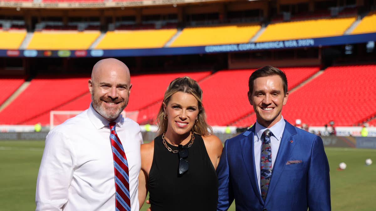 Who are the commentators for USMNT vs. Australia World Cup match?