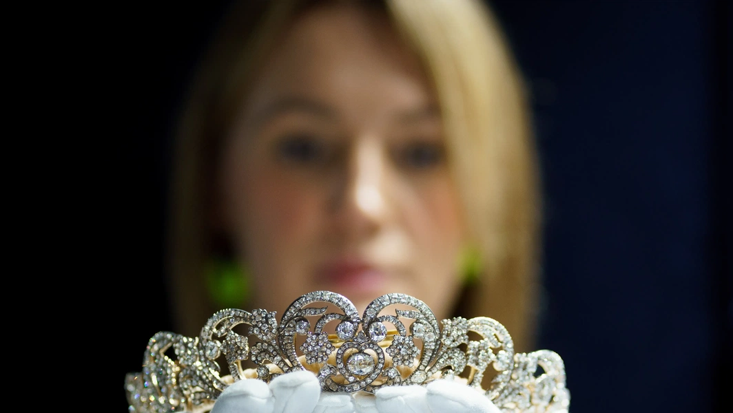 Royal jewelry: Tradition, controversy, and modern trends