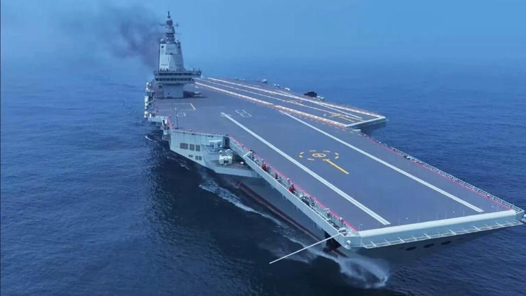 El portaaviones más grande y temido de Asia regresó a puerto: tiene ...