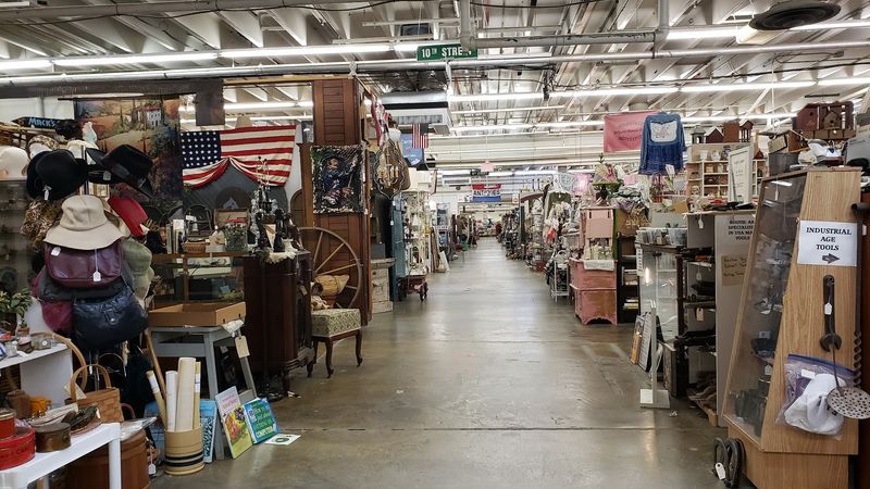 This Virginia antiquing emporium features a multi-vendor labyrinth of ...