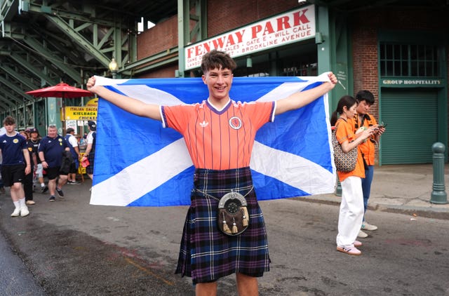 Tartan Army gathers at pubs and fan zones across Scotland for World Cup ...
