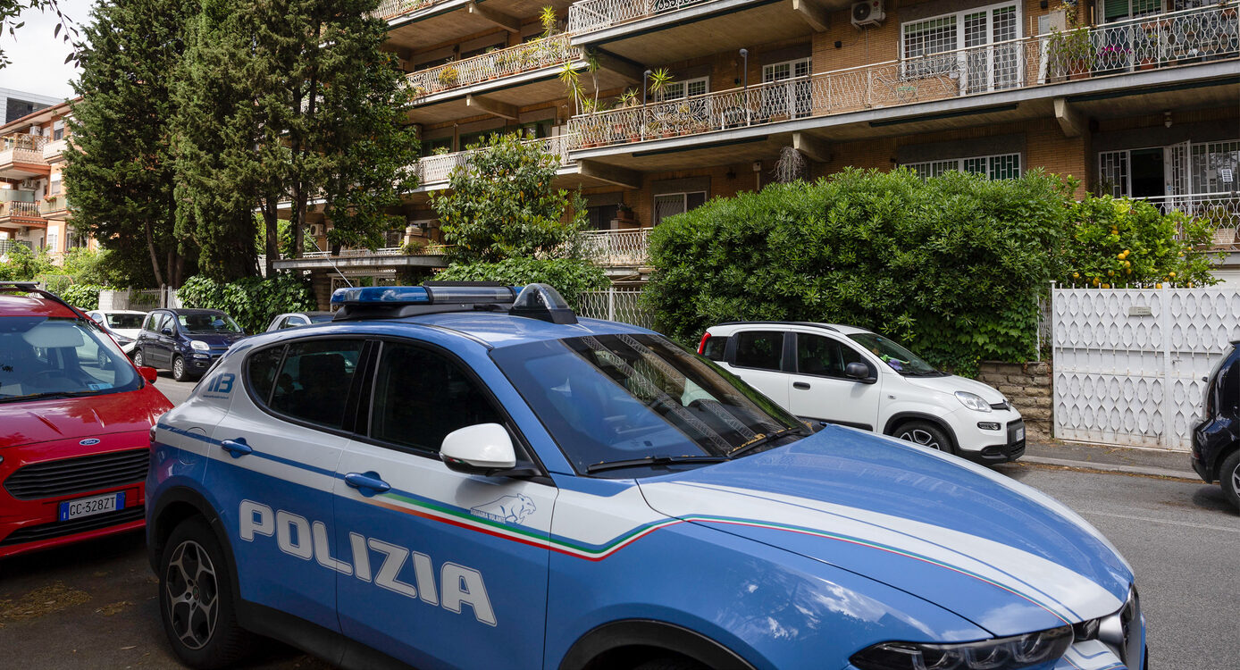 Mafia, estorsioni ai commercianti a Roma: arrestato Domenica Spada ...