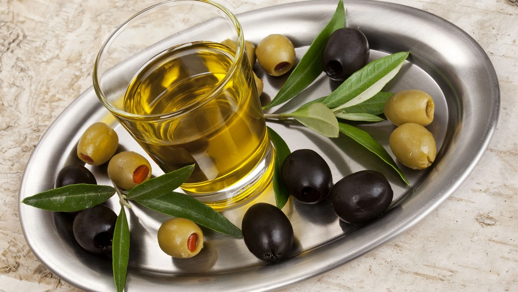Olive oil shots and everyday use compared