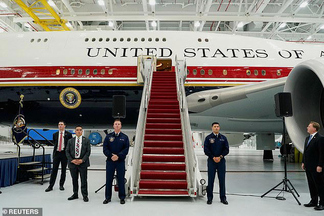Trump unveils jaw-dropping $400 million Air Force One gifted by Qatar ...