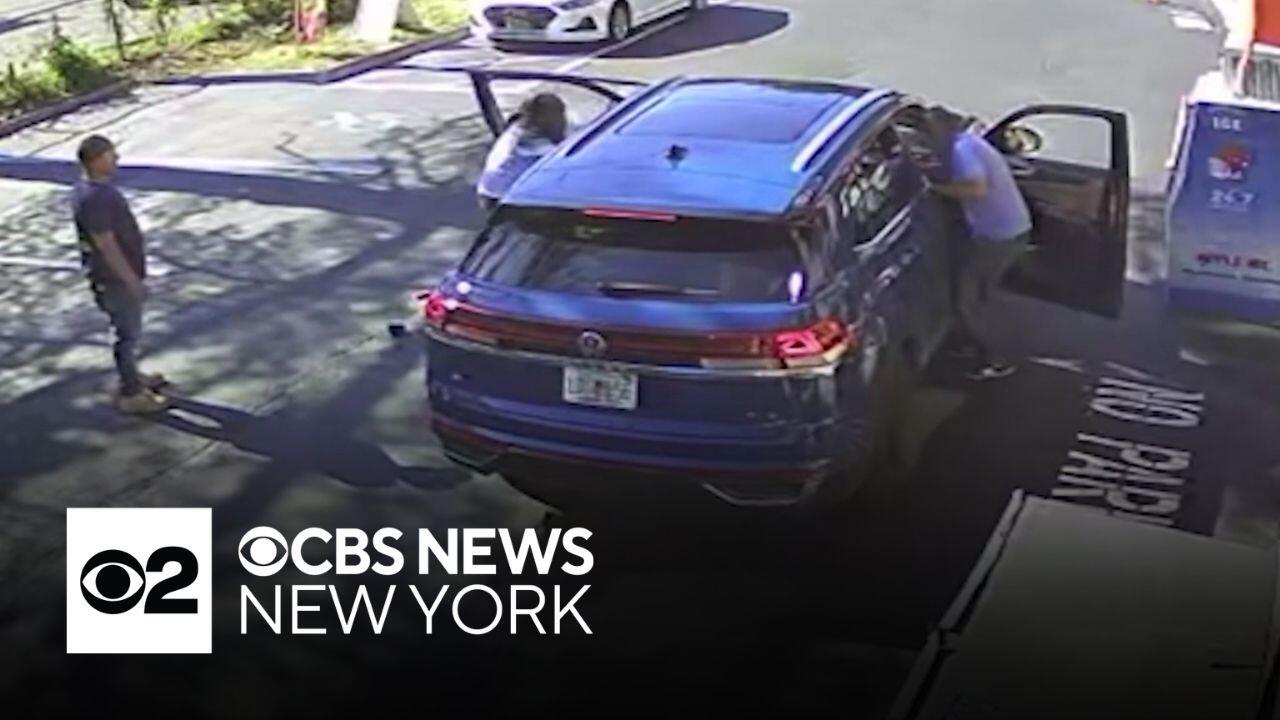 Video shows dad, smoke shop owner stop attempted carjacking with kids ...