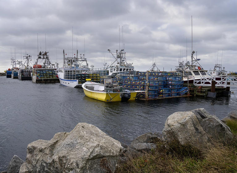 Four rescued from fire aboard Nova Scotia fishing boat in the Bay of Fundy