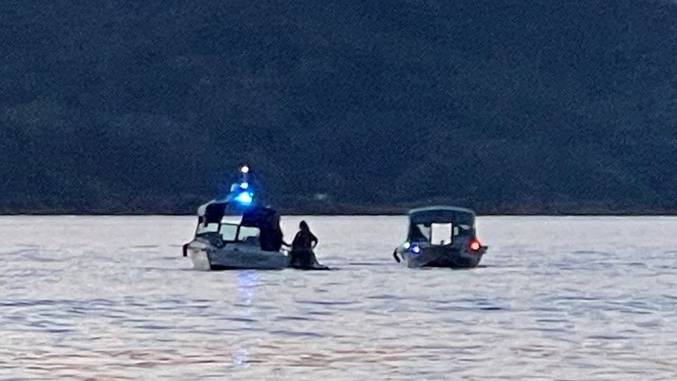 Man dies after boat crashes into Shasta Lake shoreline
