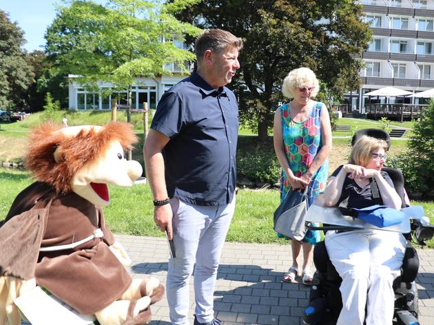 Neue Attraktion in Olsberg: Puppe Basti erklärt den Kneipp-Park in ...