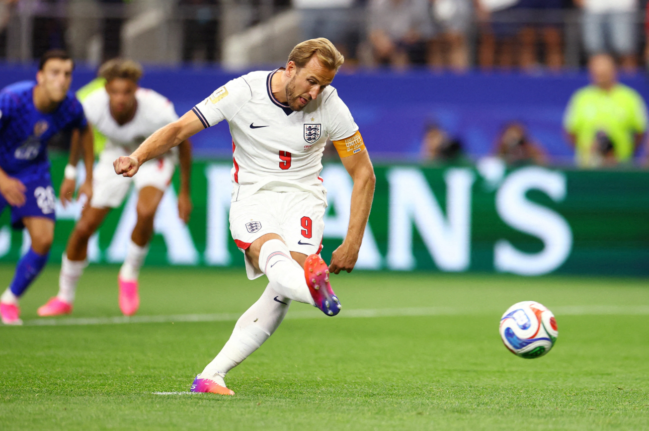 Boateng: 'FIFA nên cấm kiểu đá phạt đền của Harry Kane'