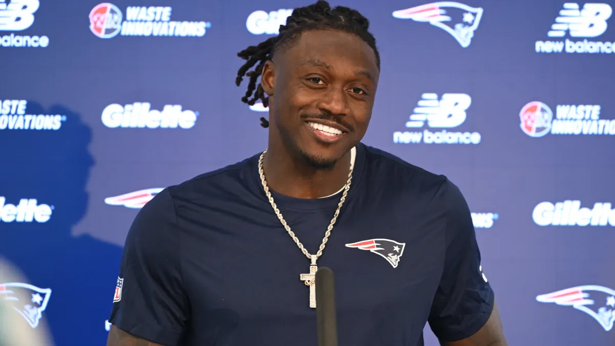 Rob Gronkowski notes one similarity between Patriots' AJ Brown, Randy ...