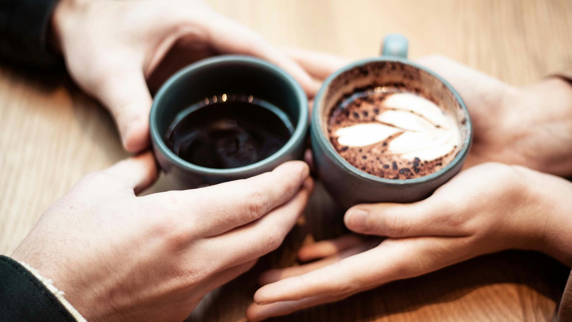 10 micro gestures men make when they’re interested in a woman & 10 when ...